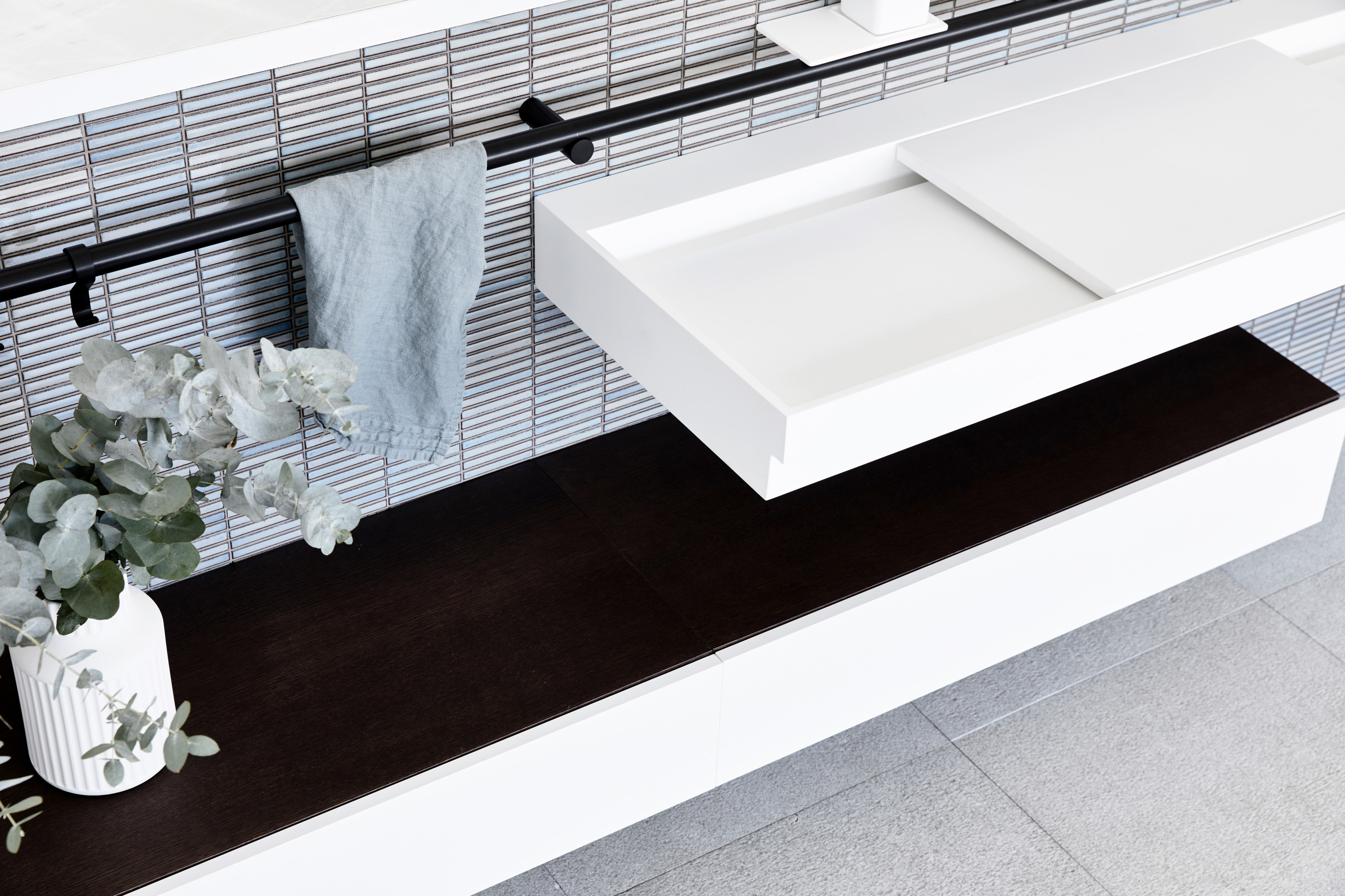 Yohen Border - Virginia Tile Company