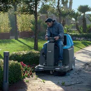 Hillyard, Trident®, SW24R - No Battery, 31.5", Ride-On Sweeper | Sweepers