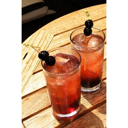 Get Nostalgic With These '90s Cocktails Making a Comeback