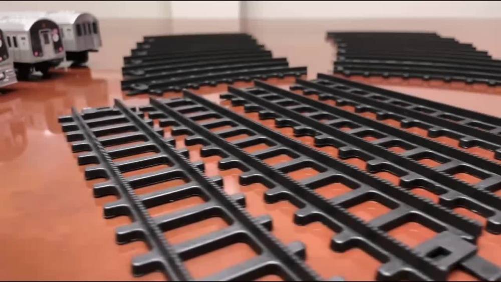 Daron New York City MTA Subway Battery Operated Train Set with Track (3 ...