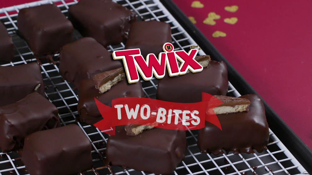 Twix Caramel Chocolate Cookie Candy Bar, Sharing Size - 9.7 oz Bag ...
