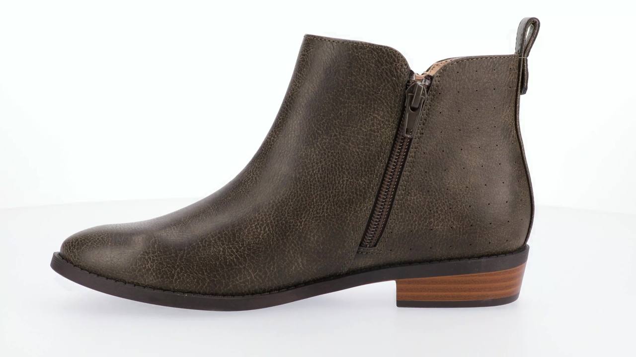 Journee Womens Ellis Inside Zip Stacked Heel Booties - Walmart.com