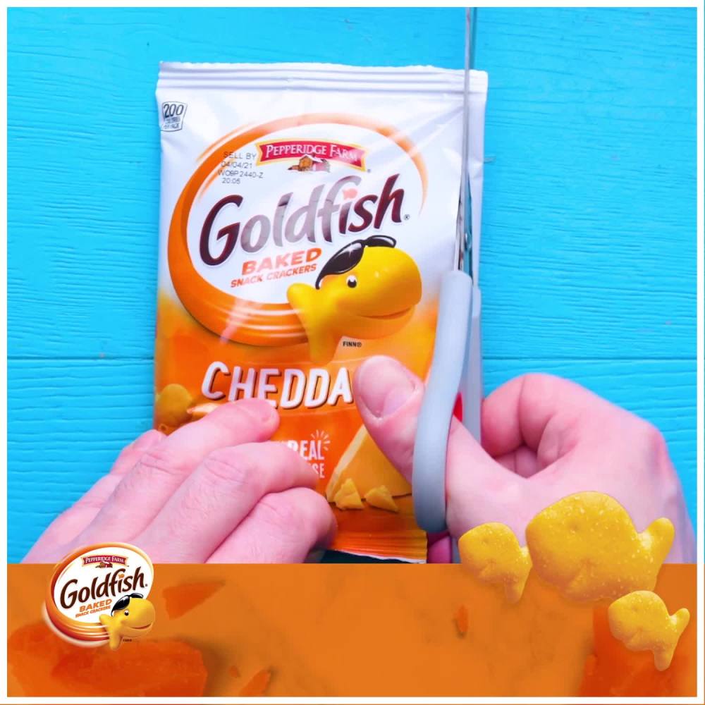 Goldfish Crackers Big Smiles with Cheddar, Colors, and Pretzel Crackers ...