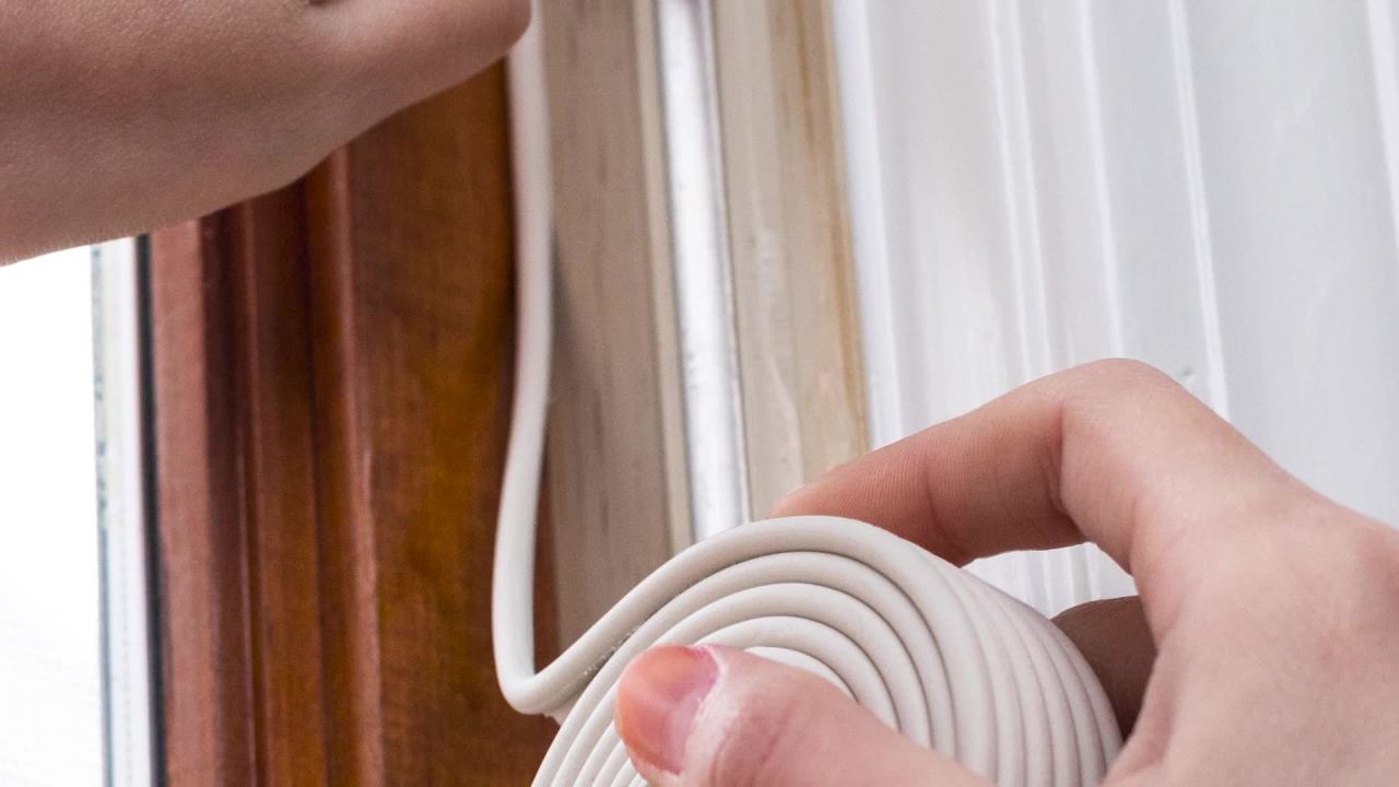 Duck Brand White Rubber Rope Caulk for Windows and Doors - 0.125 in. x ...