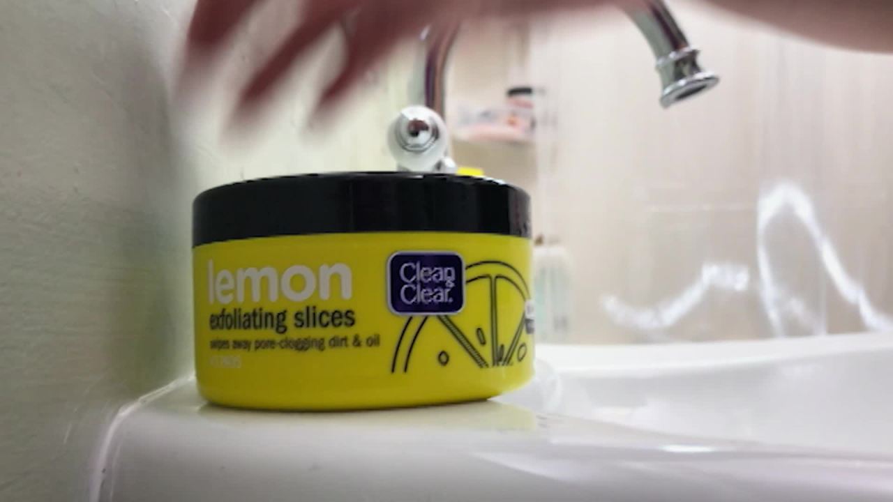 Clean & Clear Lemon Zesty Exfoliating Facial Wash, Oil-Free Face Scrub ...