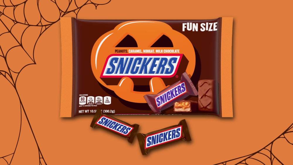 Snickers Fun Size Halloween Chocolate Candy Bars, 10.59 oz Bag ...